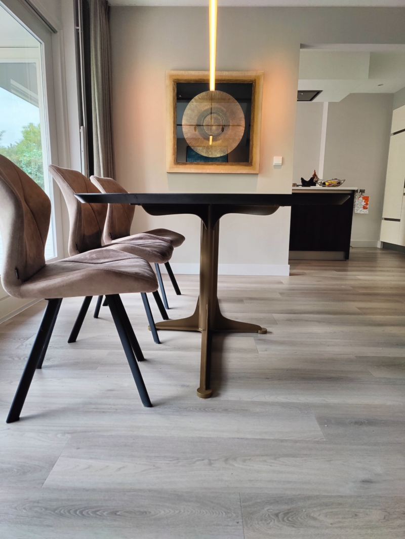 Moderne eettafel voor zes personen - Leven in Stijl