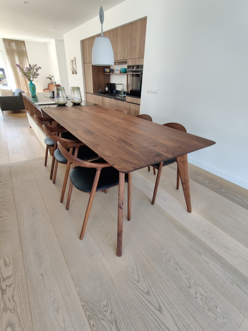Tafel notenhout 260x100cm - Leven in Stijl